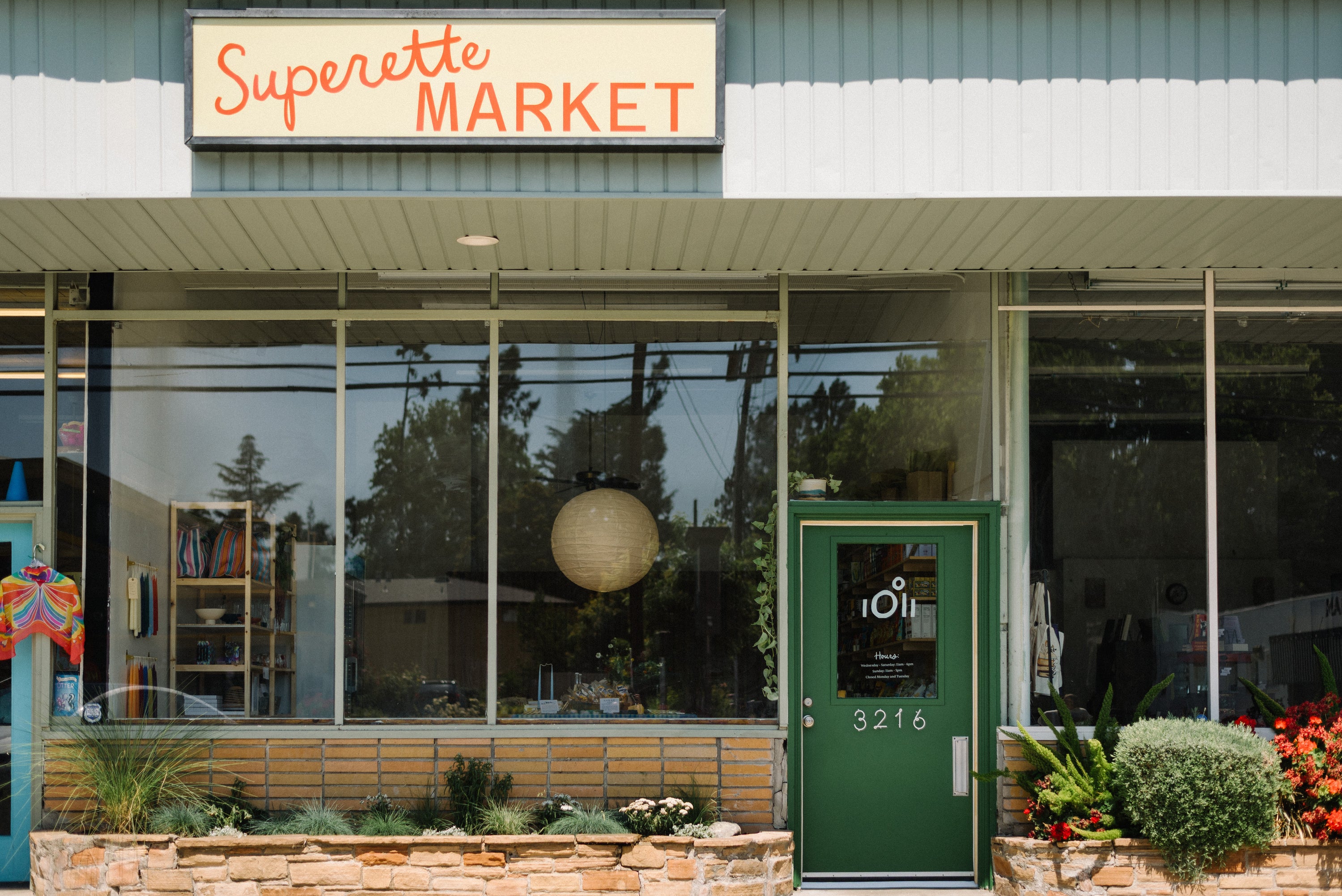 Visit – Superette Market